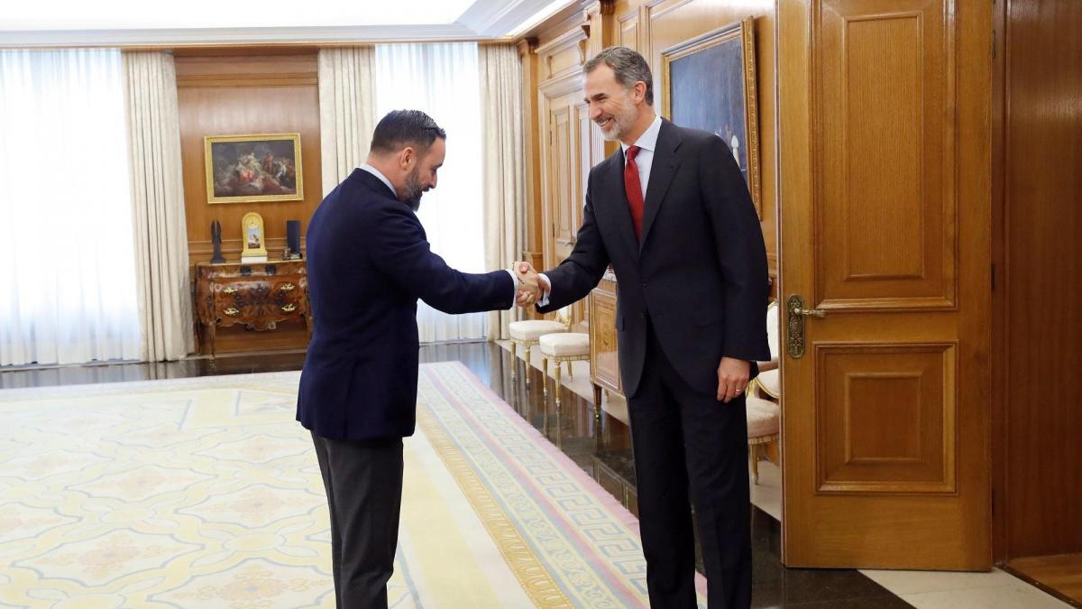 El rey recibe a Abascal, que se estrena en las consultas de investidura