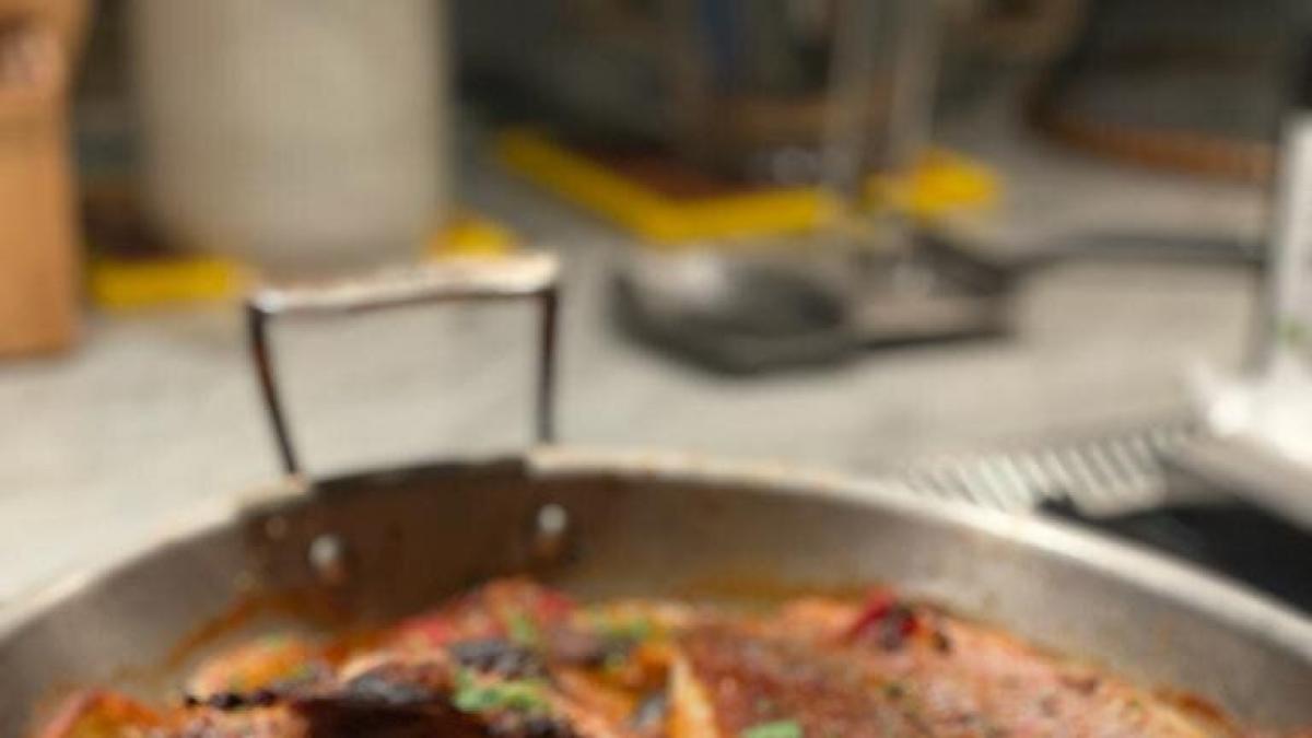 Pargo asado con patatas y pisto