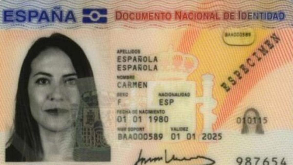Llega el nuevo DNI y la primera española en tenerlo es muy conocida (y ...