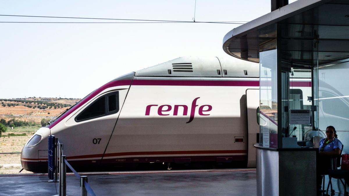 Renfe convoca 305 plazas de operadores comerciales