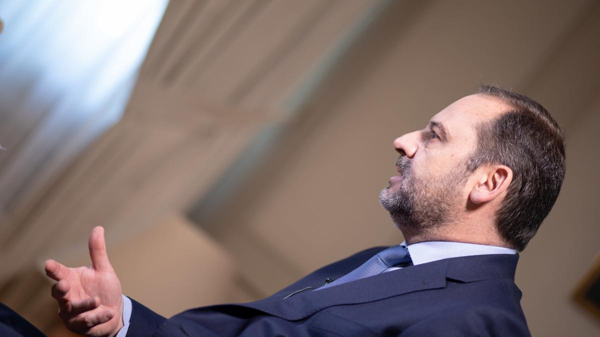 Ábalos se enteró de su cese el sábado y mantendrá 'de momento' su ...