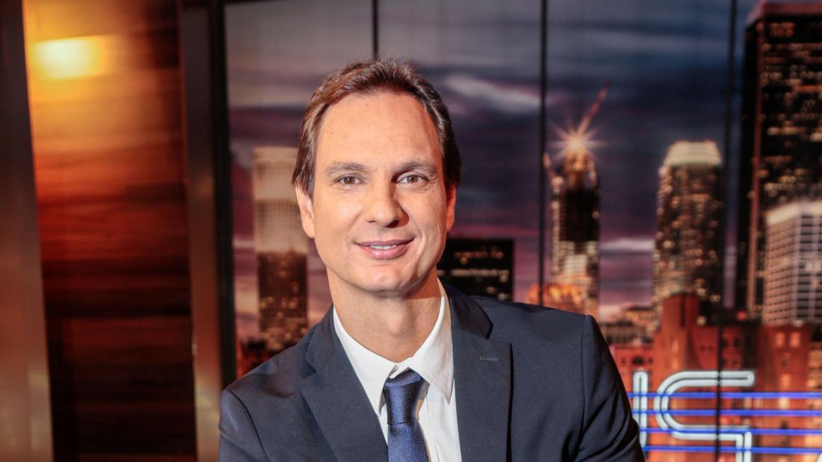 Javier Cárdenas defiende sus abdominales: 'Hoy no voy al gym porque ...