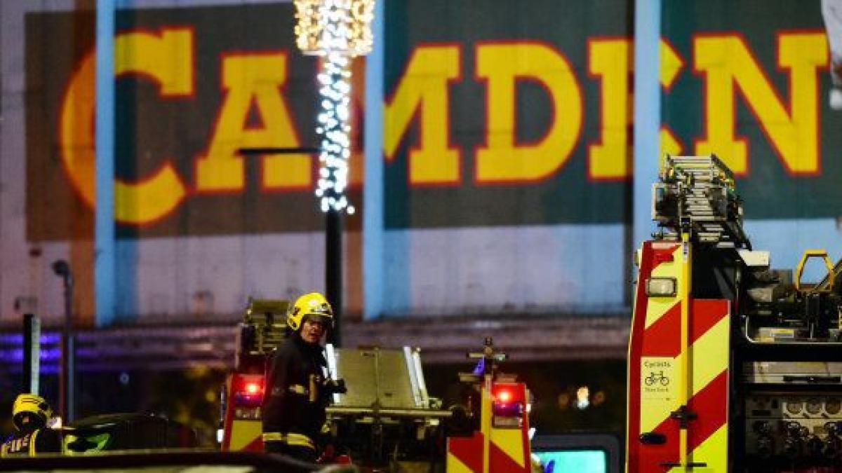 Un incendio arrasa un edificio del mercado londinense de Camden, sin víctimas