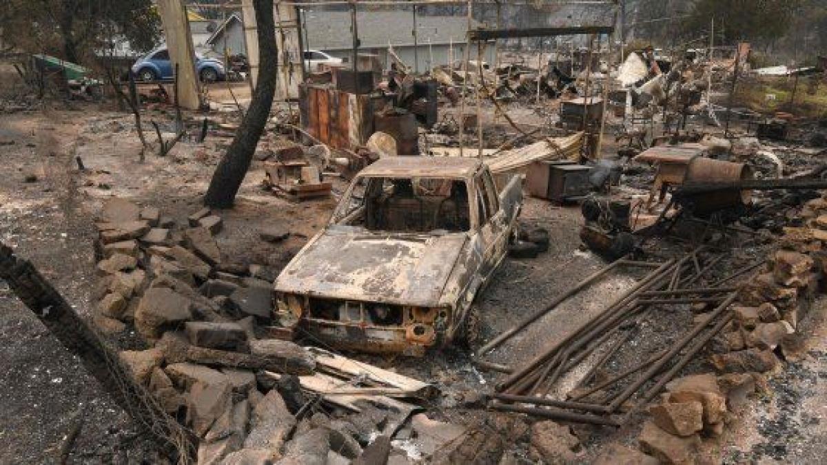 Seis Muertos Y 40 000 Personas Evacuadas En Los Incendios De California