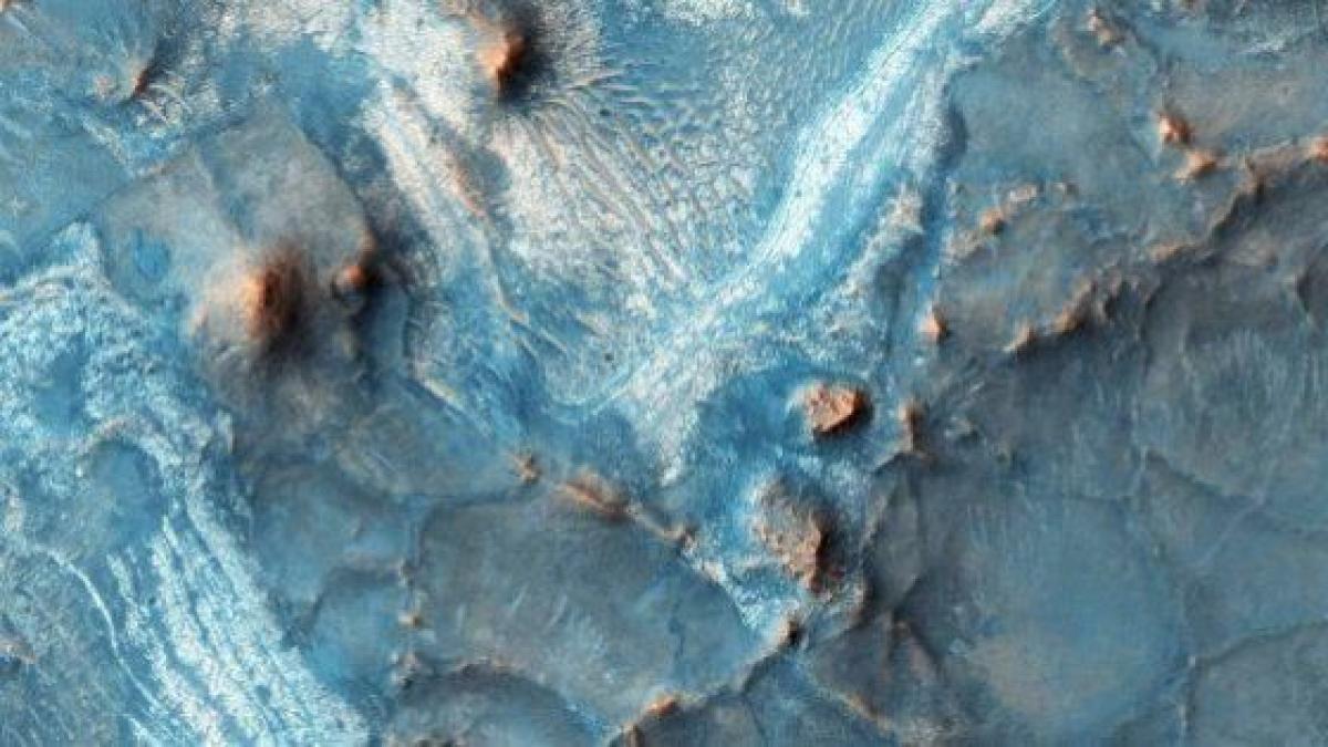 Nuevas fotos de la NASA demuestran áreas de colores en Marte