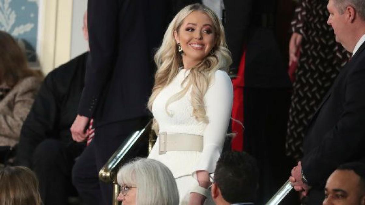 La hija pequeña de Trump, Tiffany, da a luz a su primer hijo