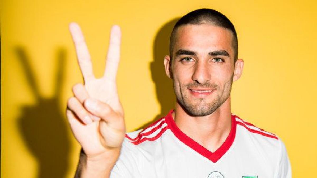 La voltereta de este jugador de Irán ante España desata las bromas en ... La voltereta de este jugador de Irán ante España desata las bromas en ...
