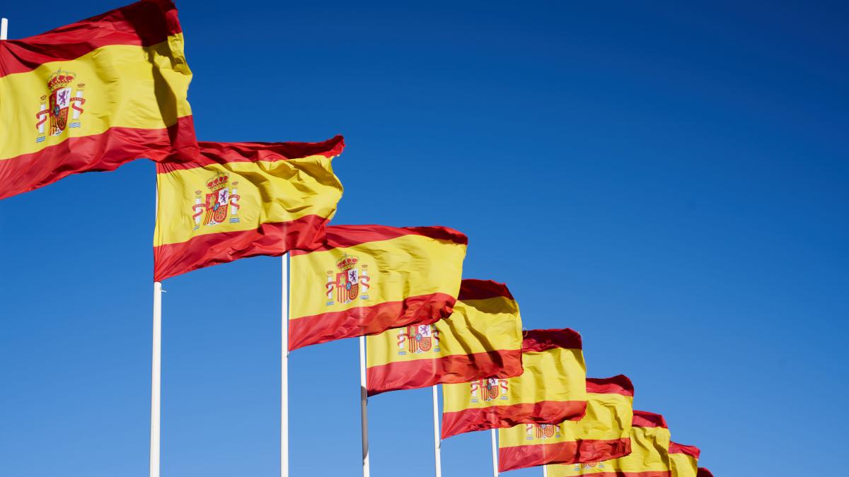 Más facha que los fachas; más cristiano que los cristianos