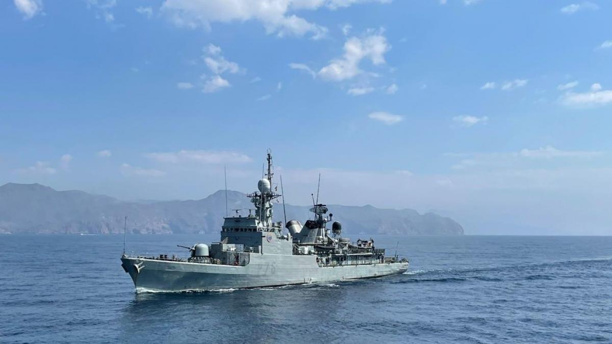 La Armada española da de baja a su histórico barco