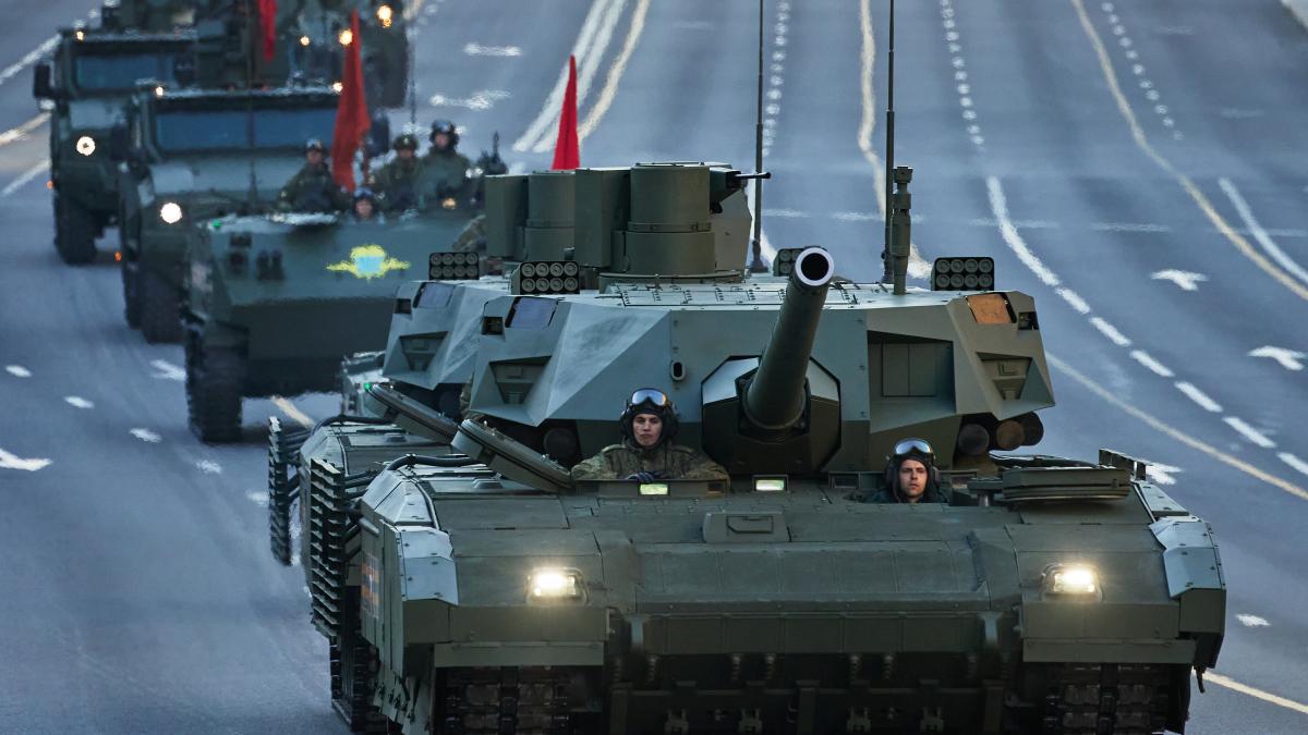 Un general ruso compara así al nuevo tanque del futuro con los carros ...