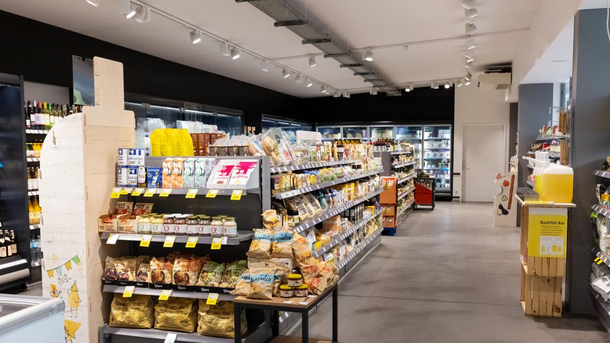 Enseña lo que cuesta una lata de cerveza y lo compara con el precio de ...