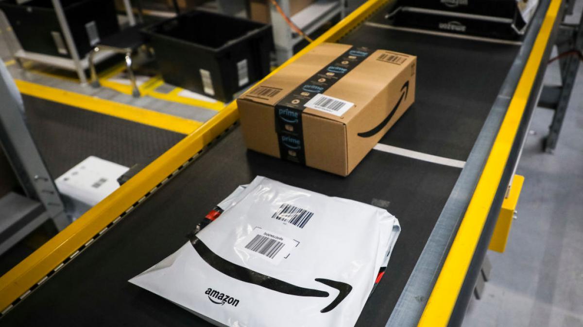 Amazon empieza a pagar a clientes por recoger su pedido