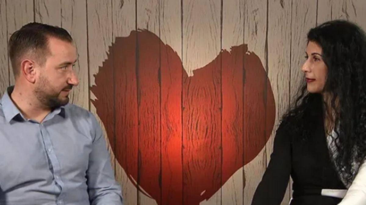 Lo que hace este hombre al ver que su cita de 'First Dates' no habla ...