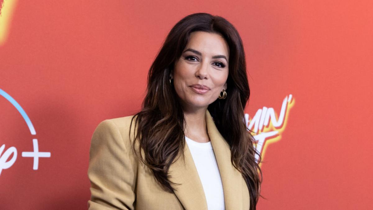 Eva Longoria enseña qué objeto lleva en el bolso 'para emergencias ...