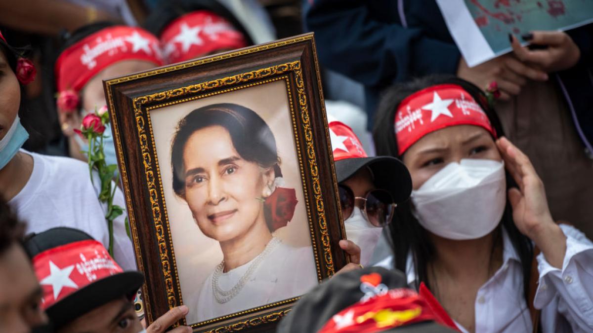 La junta birmana anuncia un indulto parcial a la exlíder Aung San Suu Kyi, que fue Nobel de la Paz