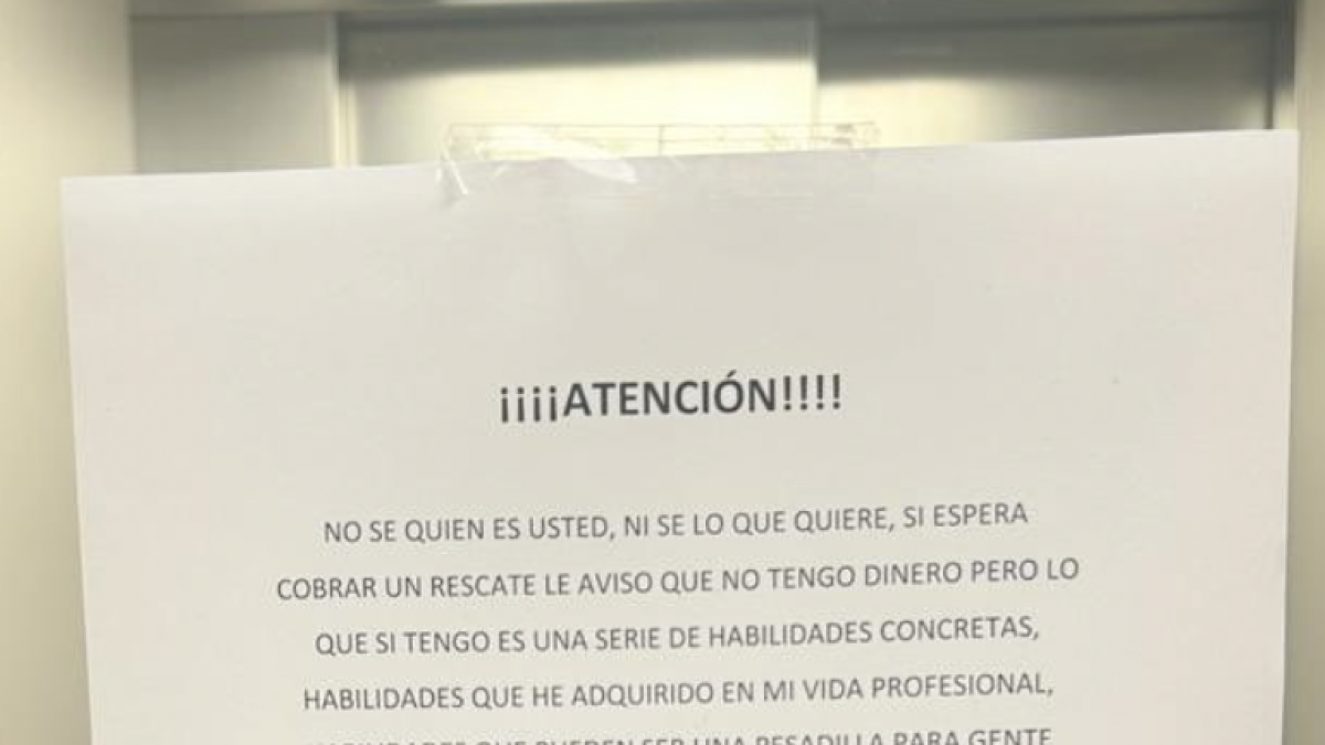 Un vecino le roba la compra y el cartel que deja en el vecindario es ...