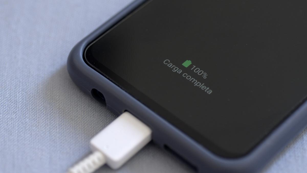 El riesgo de la carga rápida para la salud del móvil