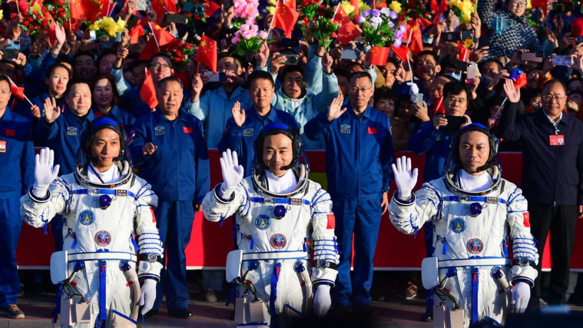 China manda a la Luna a un conductor de tanques