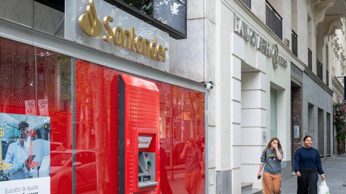 El Banco Santander regala 400€ hasta abril de 2024 a los clientes que ...