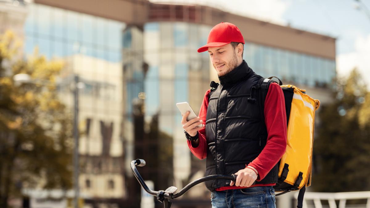 Just Eat Enseña Músculo A Glovo Y Uber Con Un Nuevo Socio A Domicilio