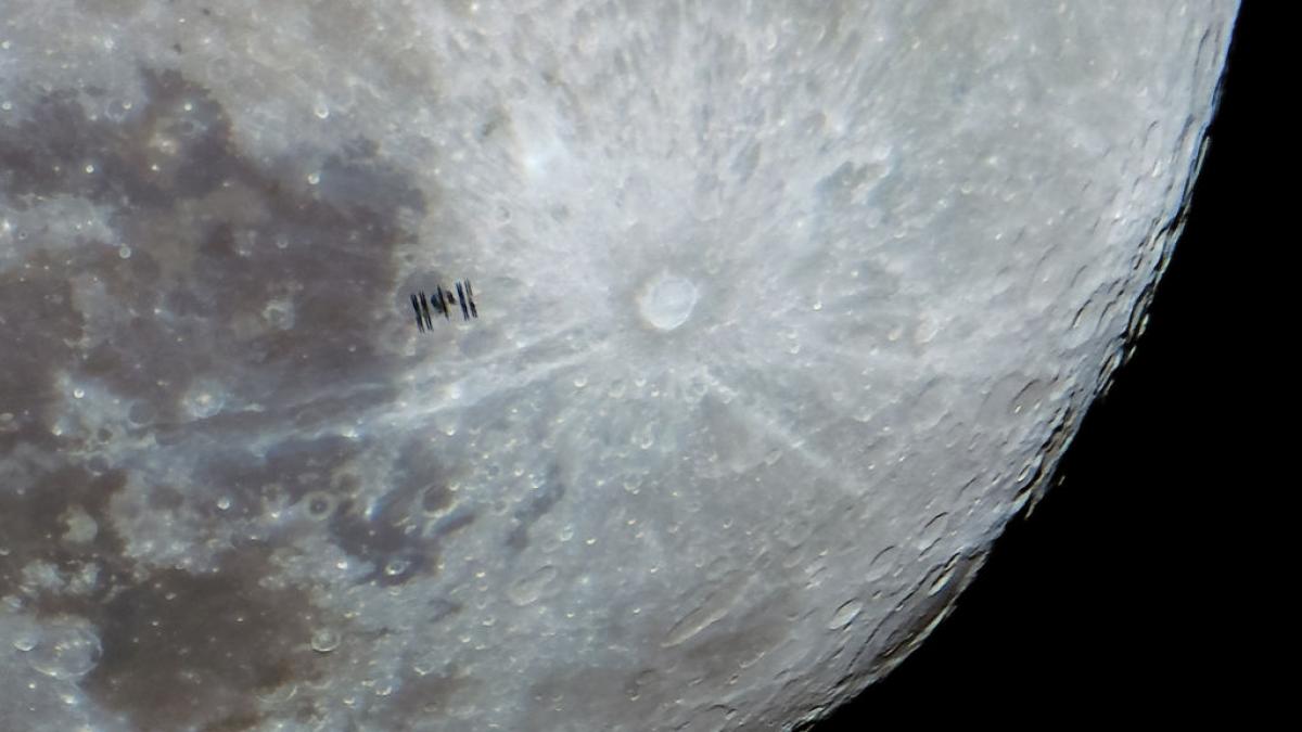El extraño origen de la teoría de la conspiración de la luna hueca