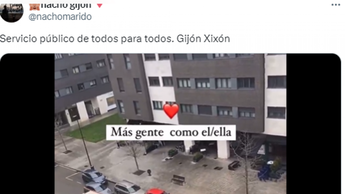 Graba desde su piso lo que hace el autobús y