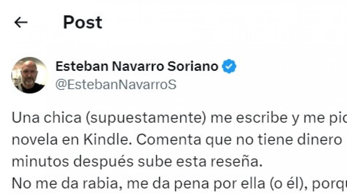 El escritor Esteban Navarro le regala una novela suya a otra persona y ...