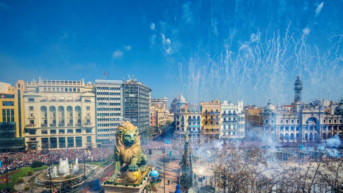 Lo que se ha visto en una mascletà de Valencia en plenas fallas da la ...