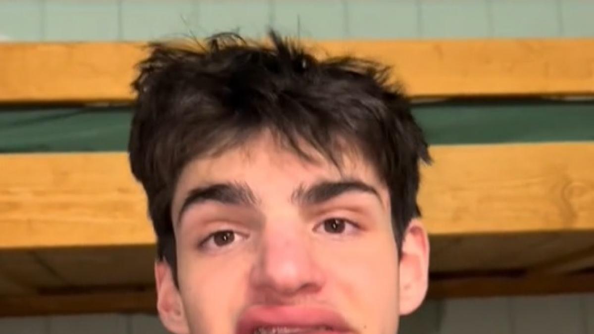 Un joven descubre que su mejor amigo desde hace 10 años es un actor ...