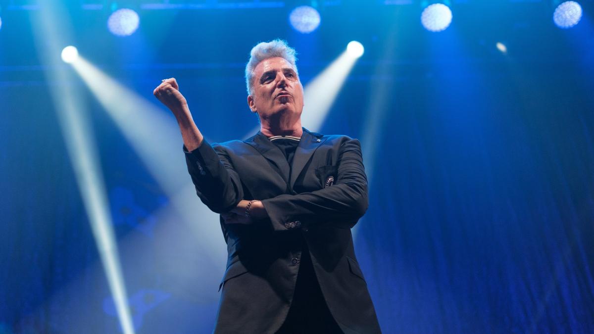 Loquillo se casa con su pareja tras 40 años juntos