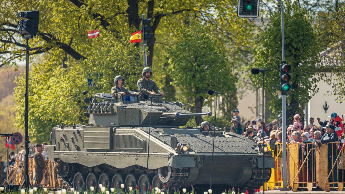 Cuatro tanques españoles avisan a las puertas de Rusia