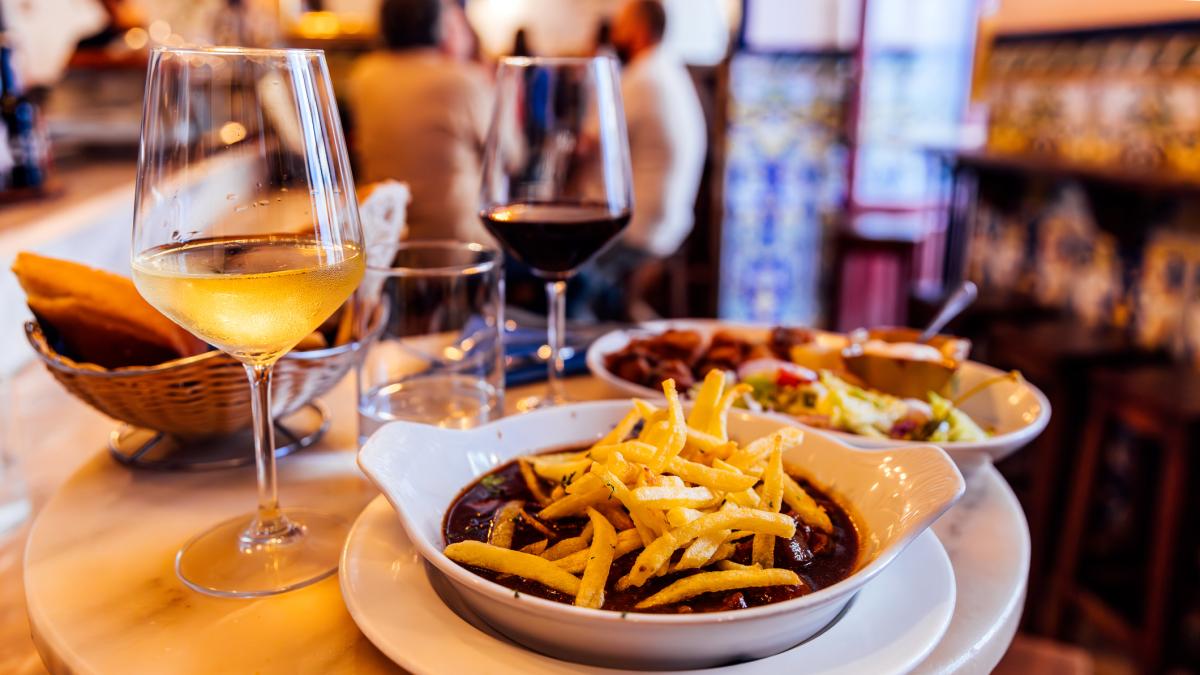 Se acabó improvisar: por qué salir a comer o a cenar sin reservar es ...