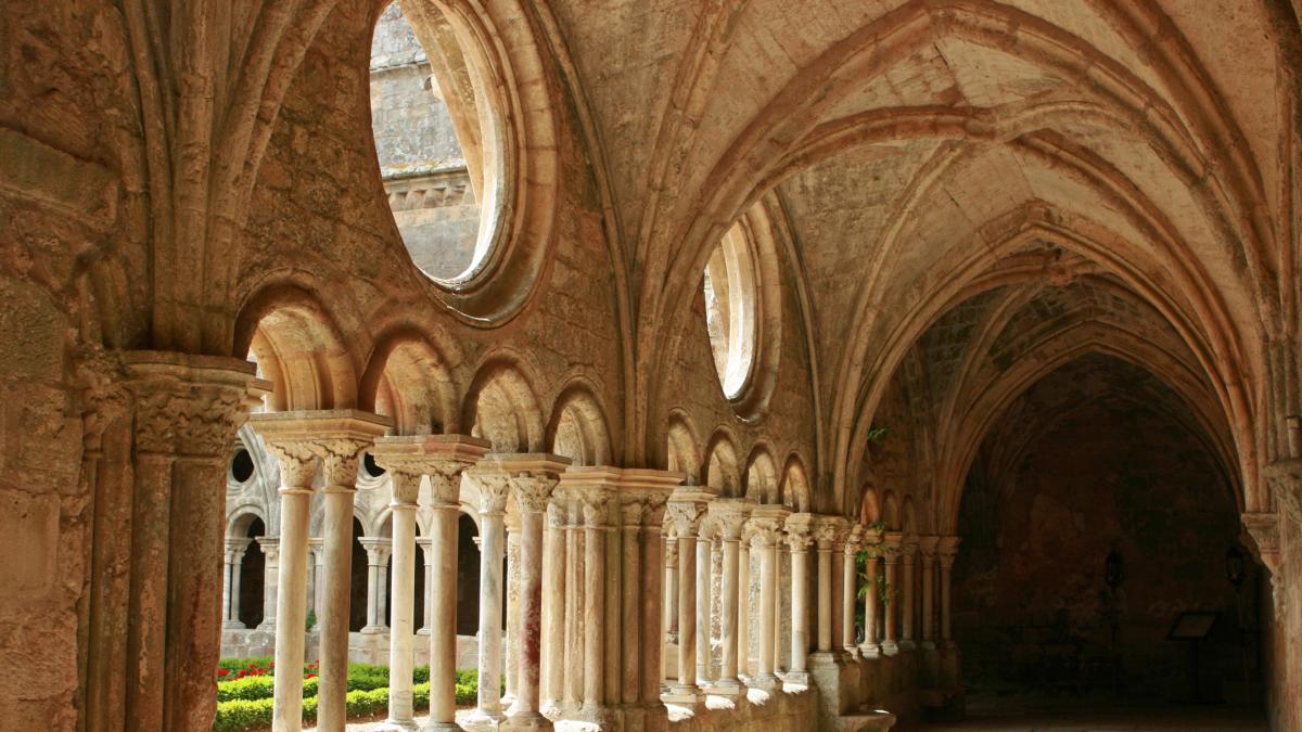 La escapada de finde más original: el pueblo español donde dormir en un ...