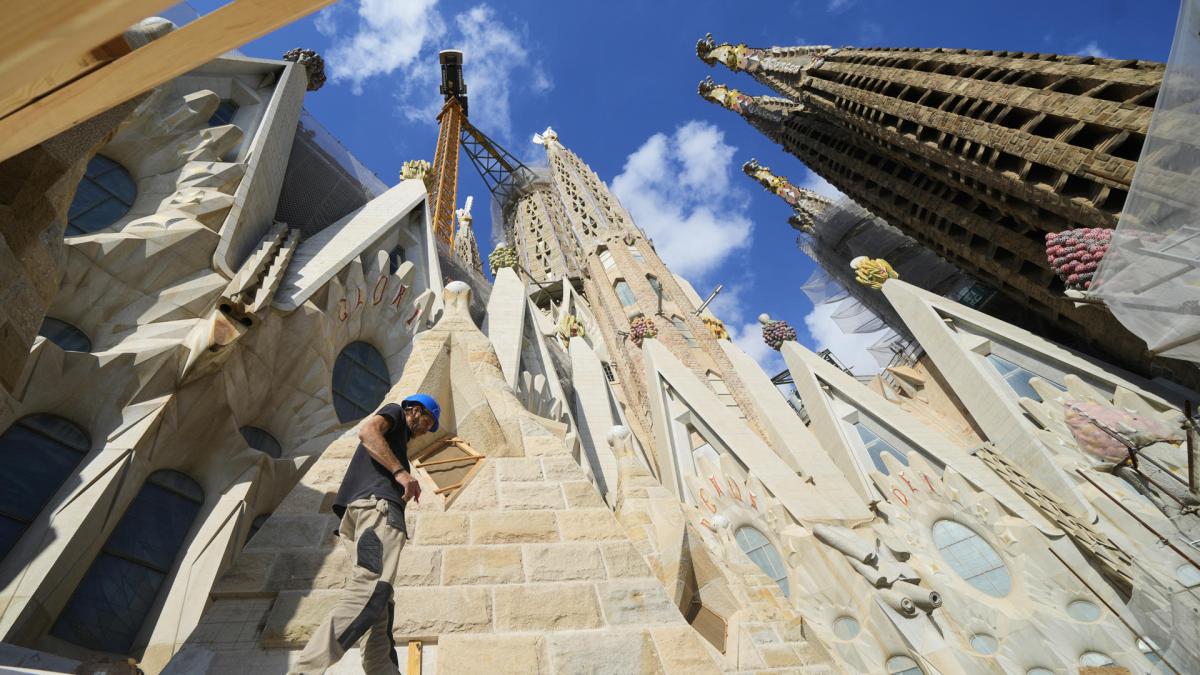 La Sagrada Familia culminará en 2025 su mayor torre con una cruz que será un mirador