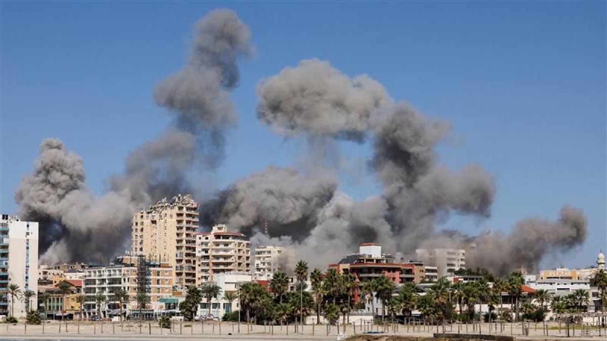 Israel bombardea la histórica ciudad libanesa de Tiro, patrimonio de la ...