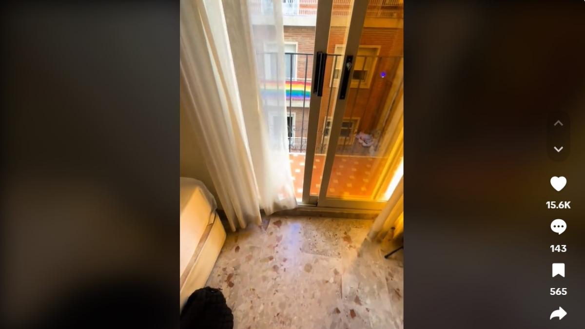 Una estadounidense enseña lo que ve al asomarse por la ventana en ...