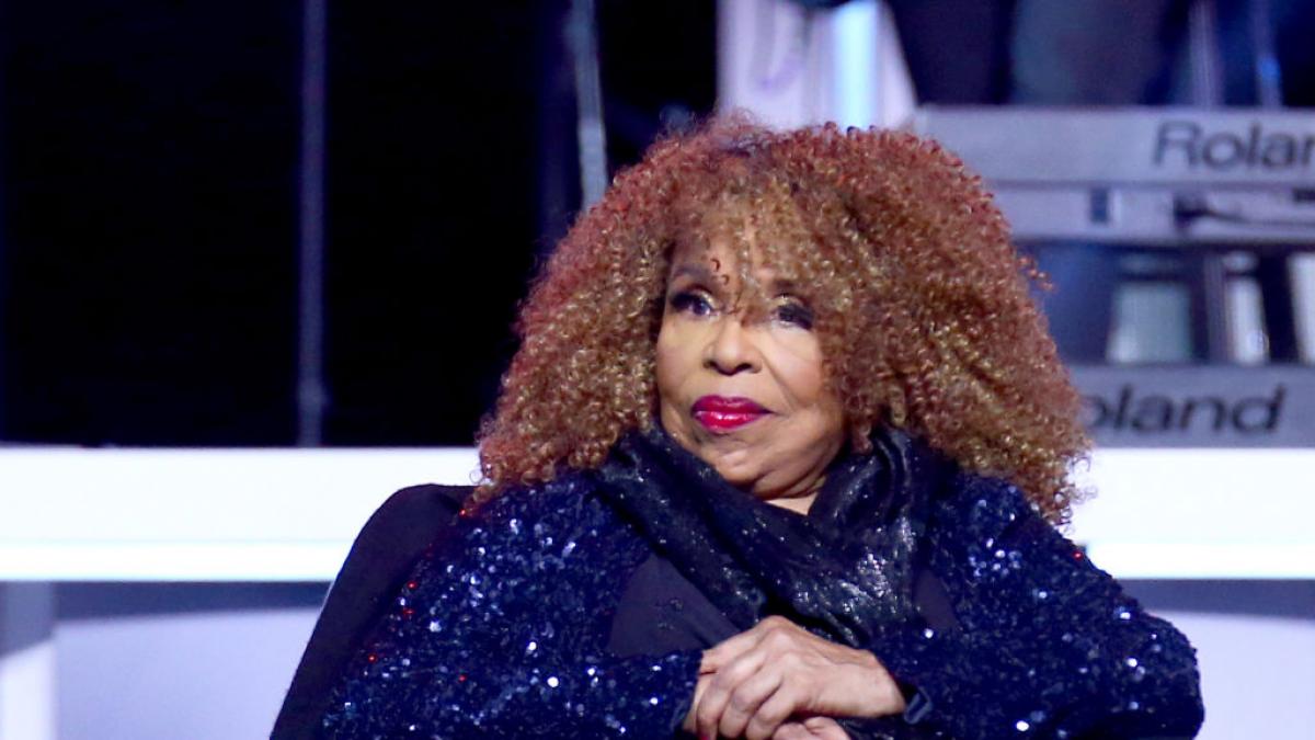 Muere la cantante Roberta Flack, conocida por 'Killing Me Softly With ...