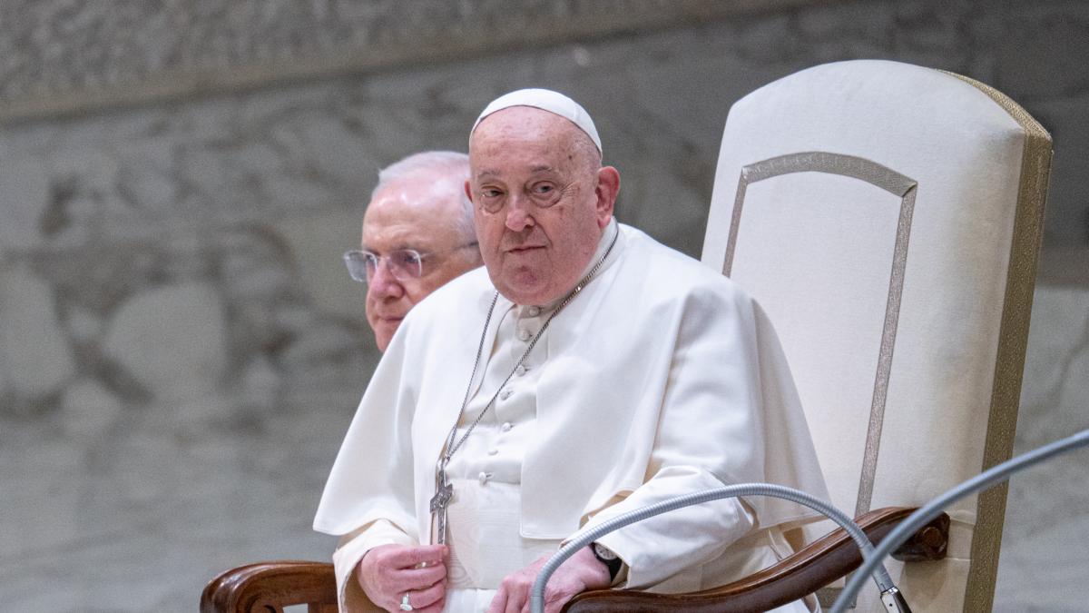 El papa hará su primera aparición pública desde su ingreso este domingo ...
