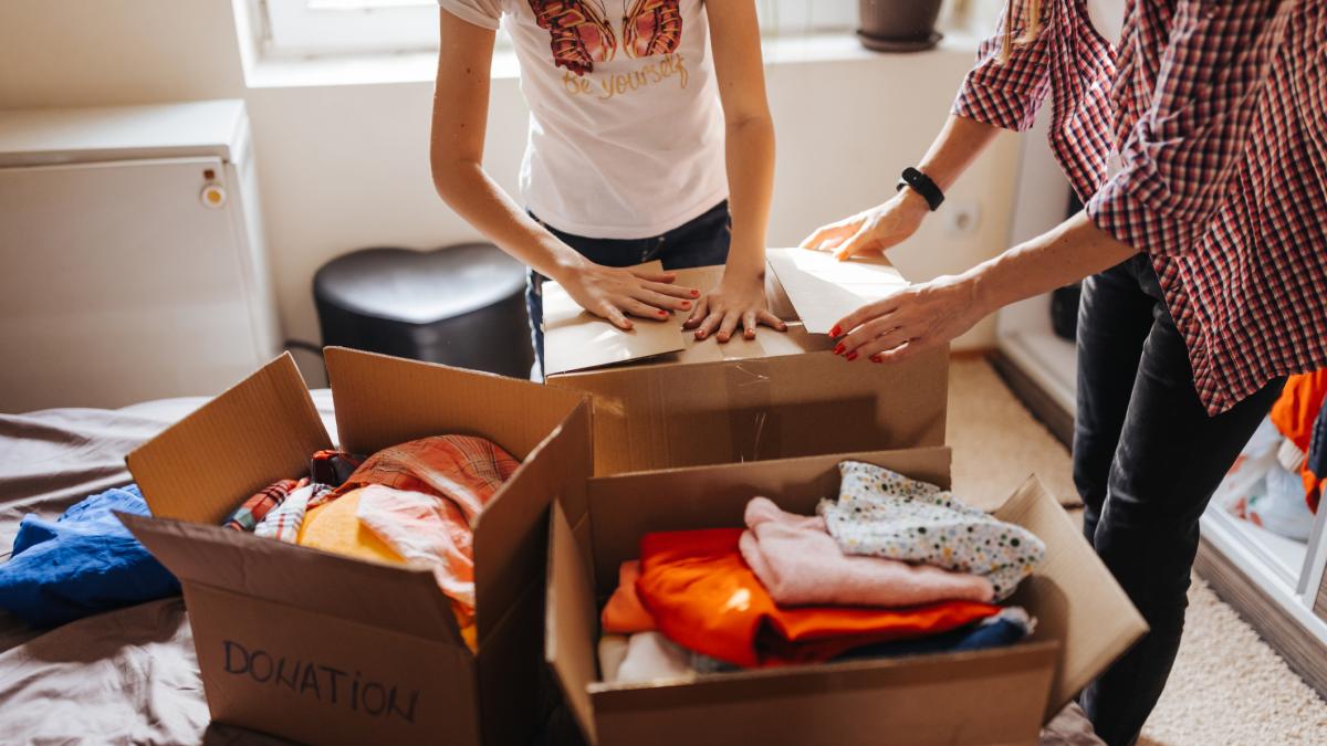 Las donaciones de ropa se convierten en una lacra para algunos centros ...