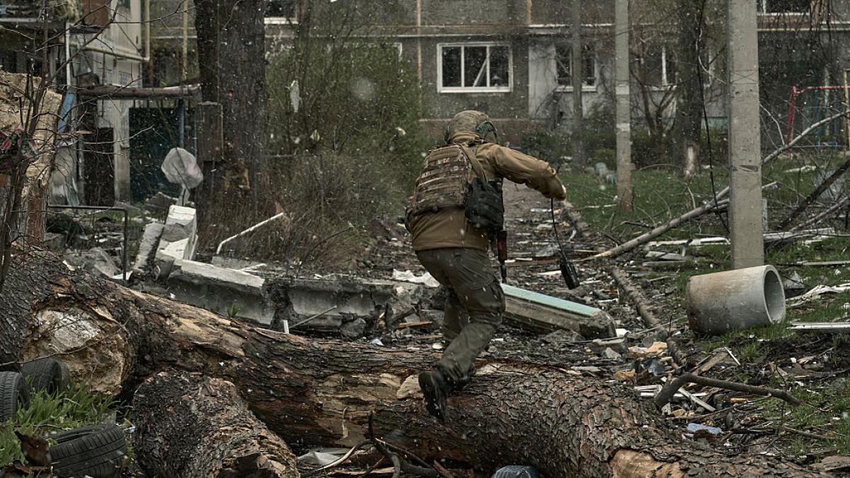 Un dron terrestre sale al rescate de los soldados ucranianos heridos ...