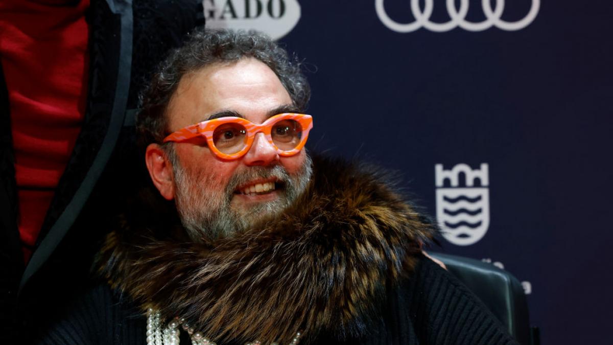 Bob Pop organiza una fiesta el día de Eurovisión y cuando llegan los ...