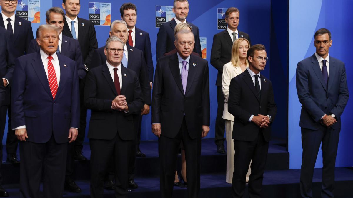 Sánchez y Trump ocupan asientos cercanos en la OTAN pero no se saludan Sánchez y Trump ocupan asientos cercanos en la OTAN pero no se saludan