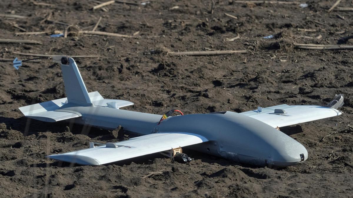 Las defensas antiaéreas ucranianas derriban 60 drones y un misil balístico rusos