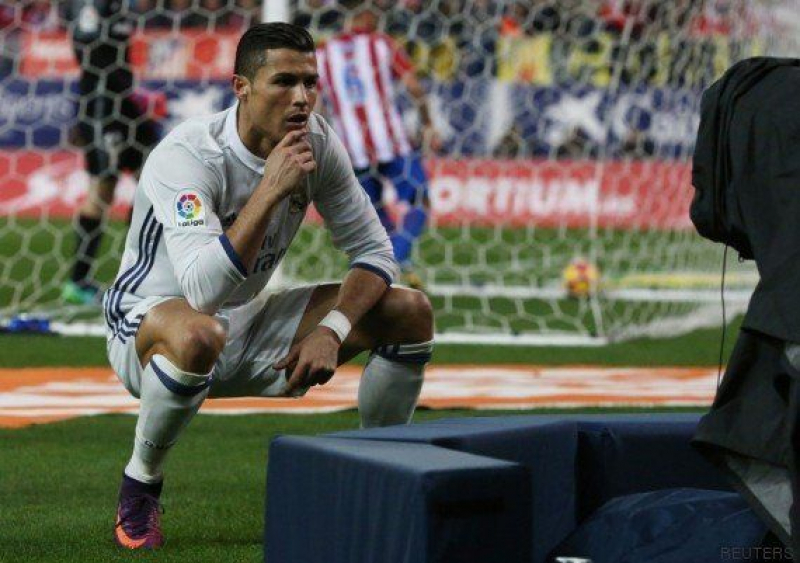 Twitter se llena de memes con la nueva celebración de Cristiano Ronaldo