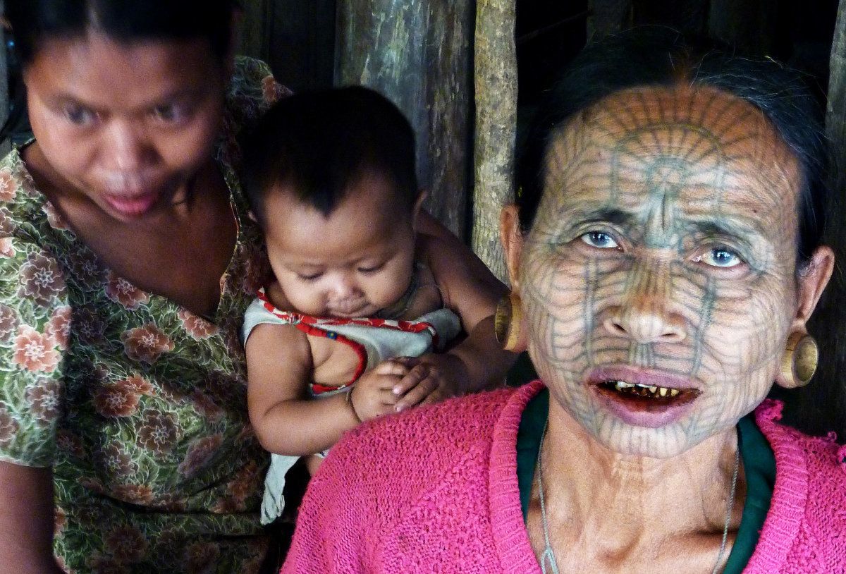 Tatuajes raros: tras 24 horas de flechazo se tatúa su nombre en la cara ...