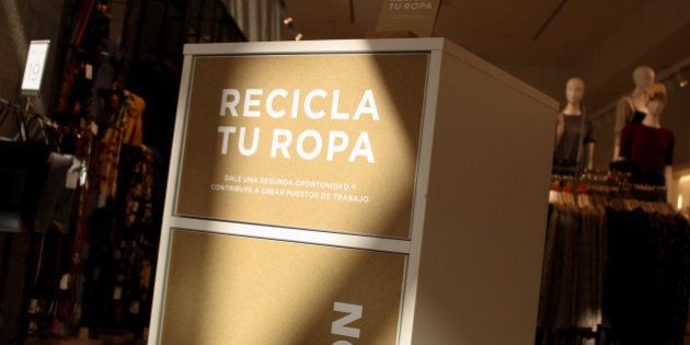 Recicla tu ropa en las tiendas: lo que puedes hacer tú y lo que pasa ...
