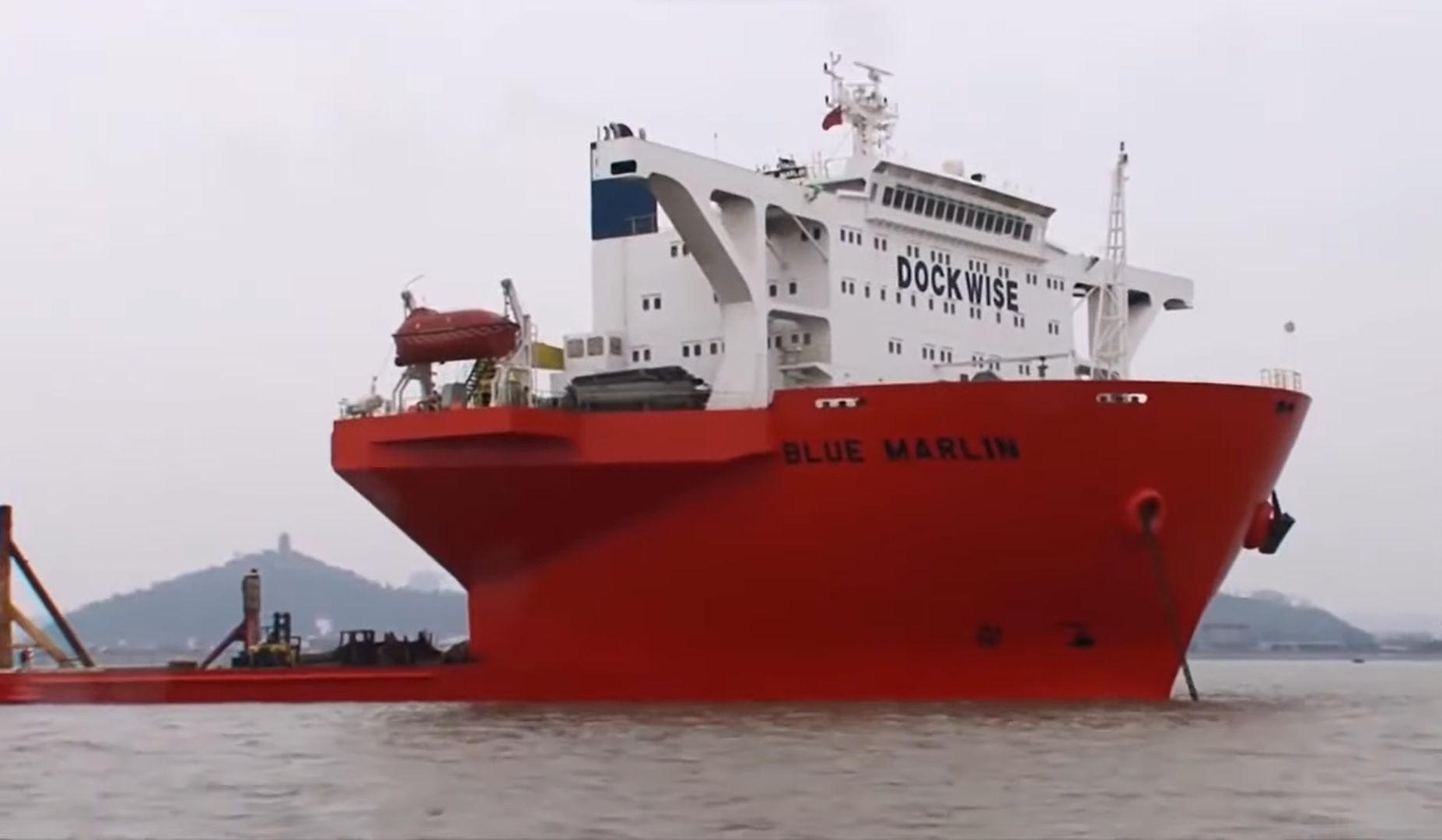 Así es el Blue Marlin, el imponente barco creado para mover buques y ...