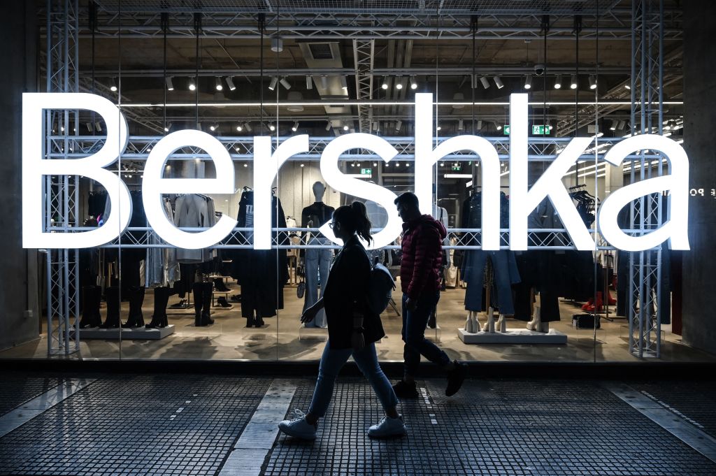 Bershka sigue los pasos de Zara y cambia su imagen