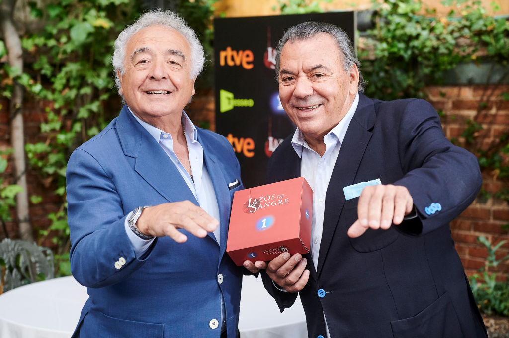 'Los Del Río' publican una foto junto a Victoria Federica con un ...