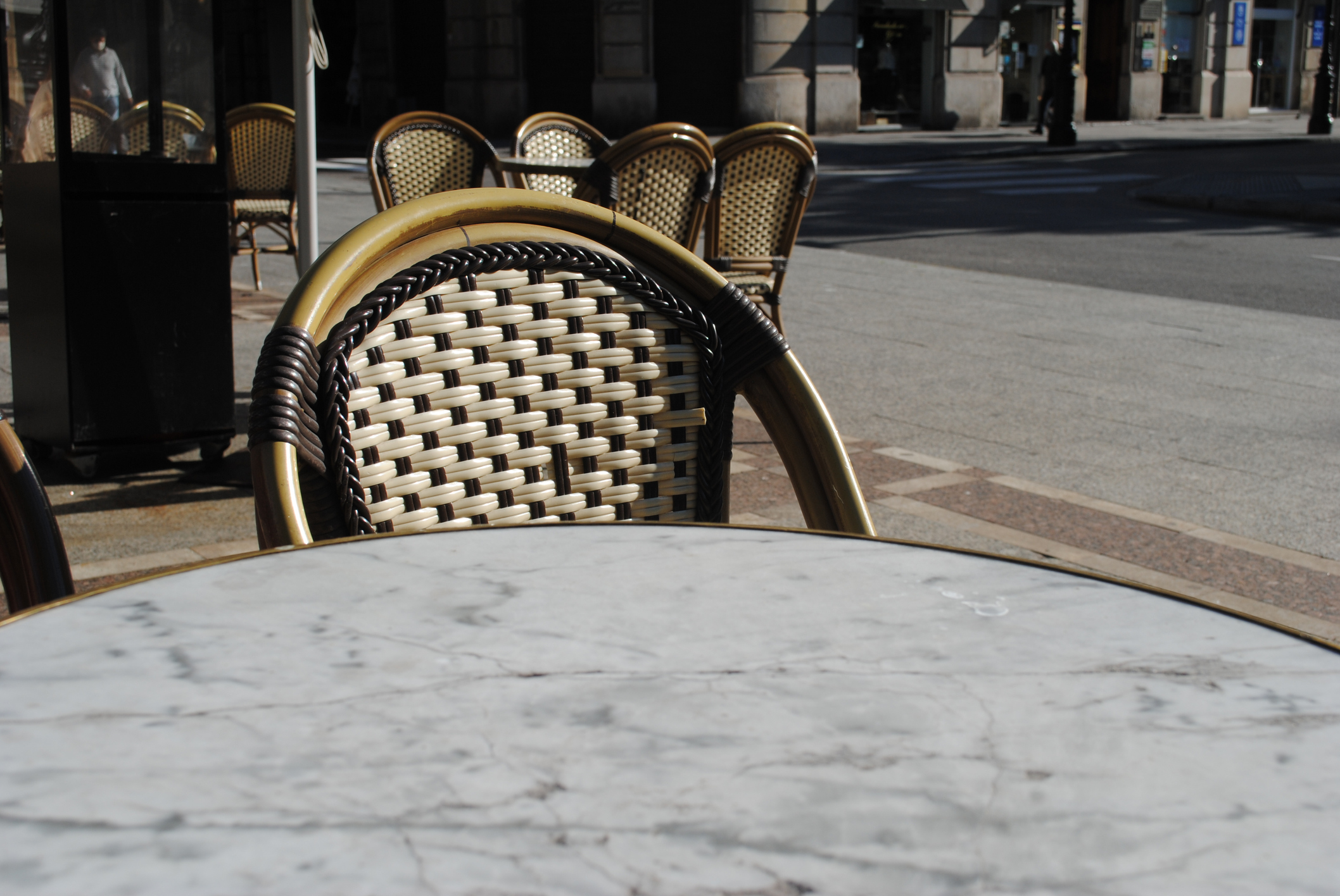 Graba lo que dejan (y cómo) en Dinamarca en las terrazas de un bar ...